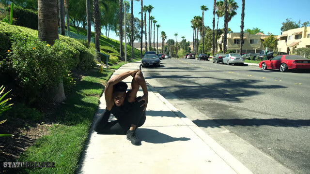 軟体を活かした驚愕の動きを披露する、BONETICSによるダンス映像