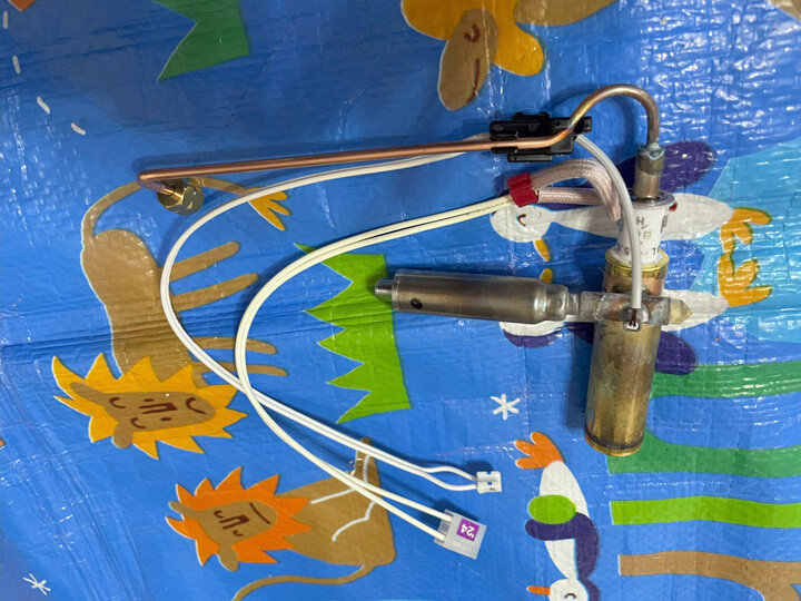 ダイニチ ファンヒーター E03、E02エラー修理 : コーキのDIY