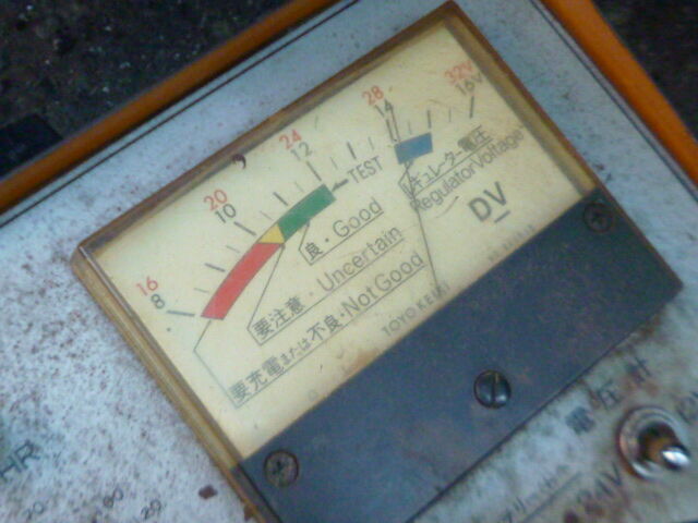 イスズ NKR81 エルフ バッテリー交換 エナジーウイズ HGA85D26L : 横浜・南区 港南バッテリー商会のお仕事ブログ