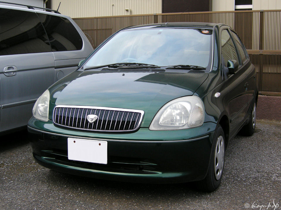 Toyota Vitz Clavia 1999- 立派なグリルをつけたトヨタ ヴィッツ クラヴィア : BEAUTIFUL CARS OF ...