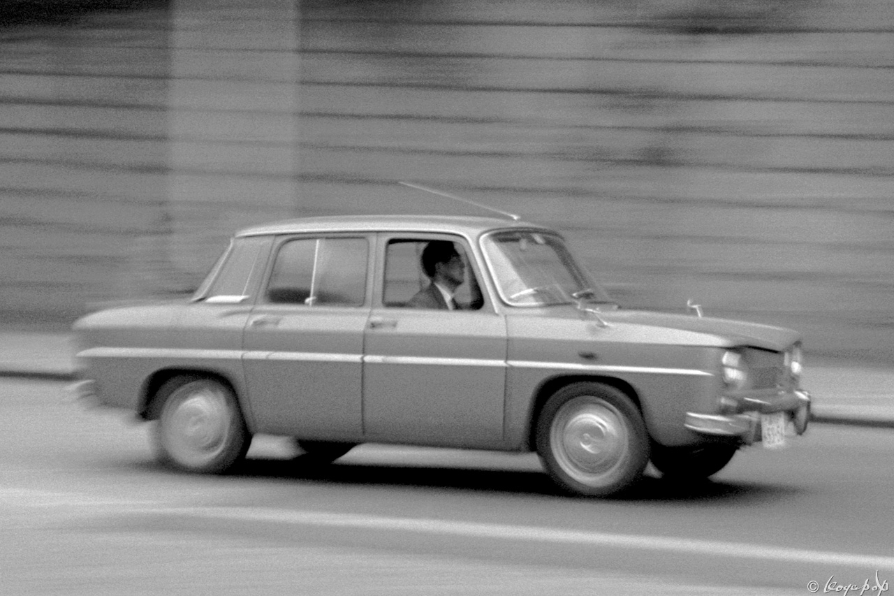 RENAULT 8 : ☆ BEAUTIFUL CARS OF THE ’60s +1