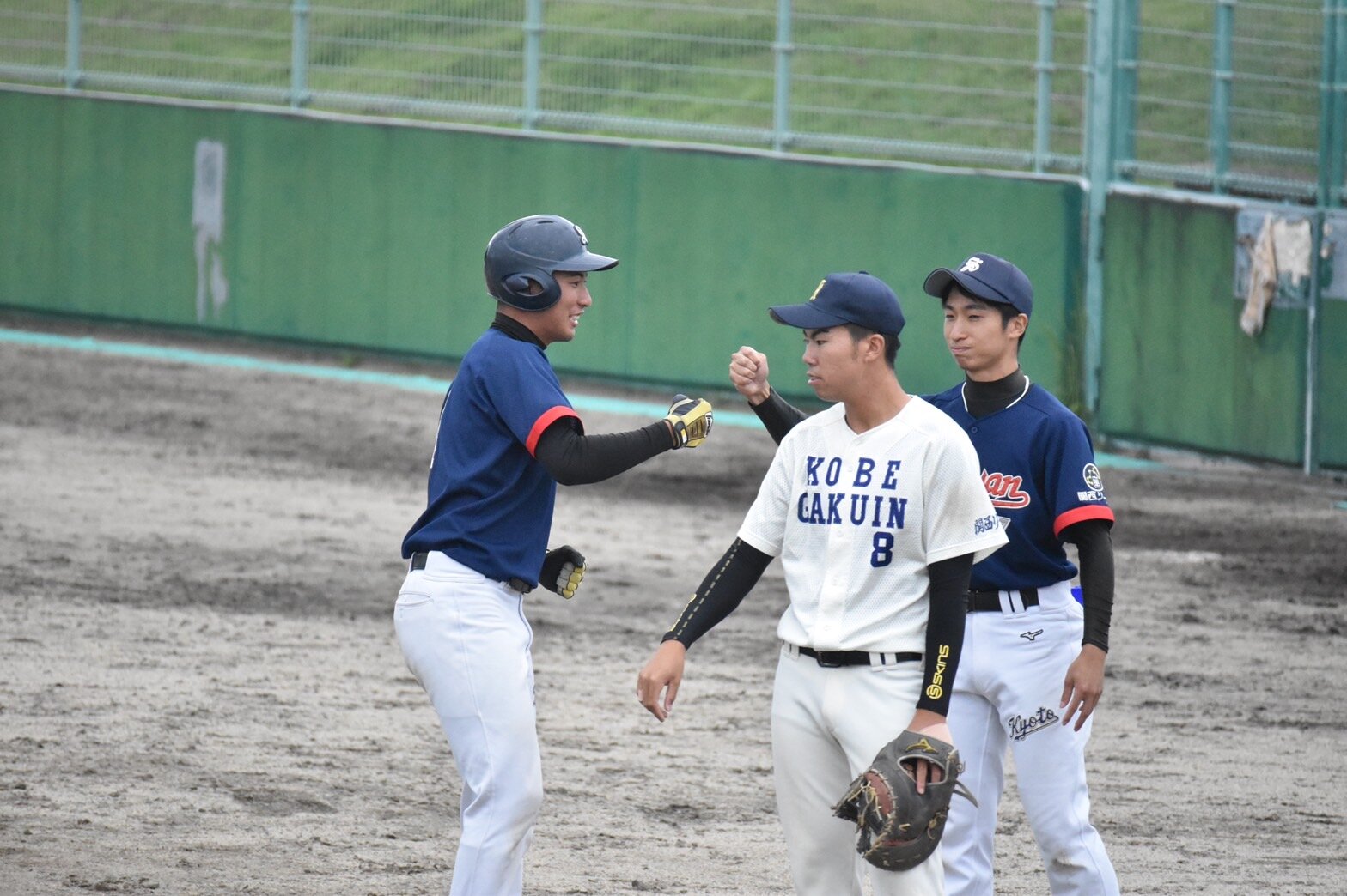 【ソフトボール部男子】秋季リーグは2位 主将の「カッコよすぎる」サヨナラ打で打ち合い制す！ : 京産大アスレチック