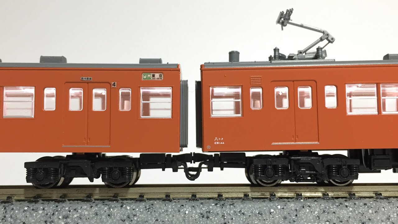 KATO 201系(中央線色) シングルアームパンタグラフ装備 KATO 201系(中央線色) シングルアームパンタグラフ装備