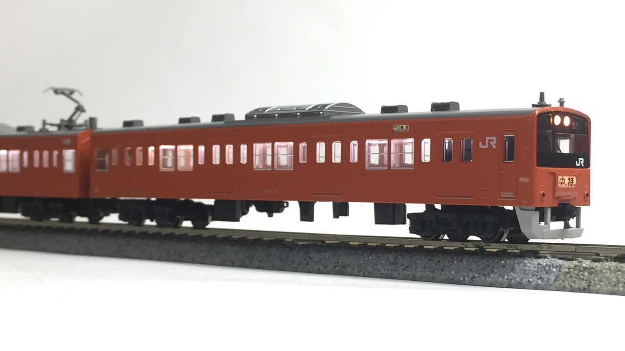KATO 201系(中央線色) シングルアームパンタグラフ装備 KATO 201系(中央線色) シングルアームパンタグラフ装備