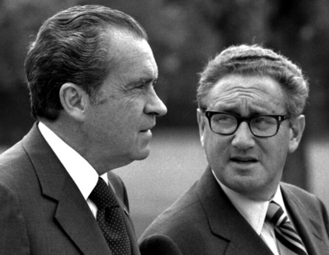 無敵の太陽 : ヘンリー・キッシンジャーの正体とは？ / スパイ容疑とゲームの達人