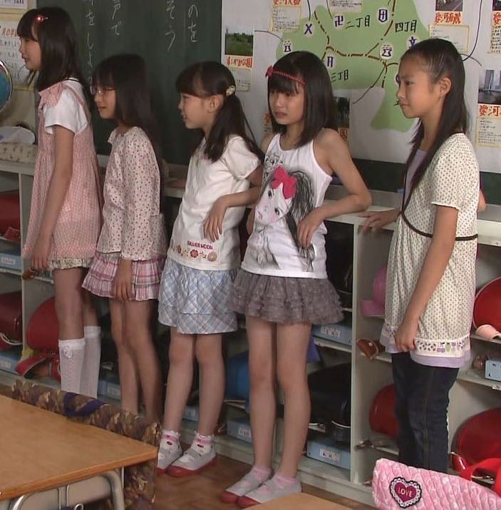 【画像】最近の女子小学生の生足w くるくるvip