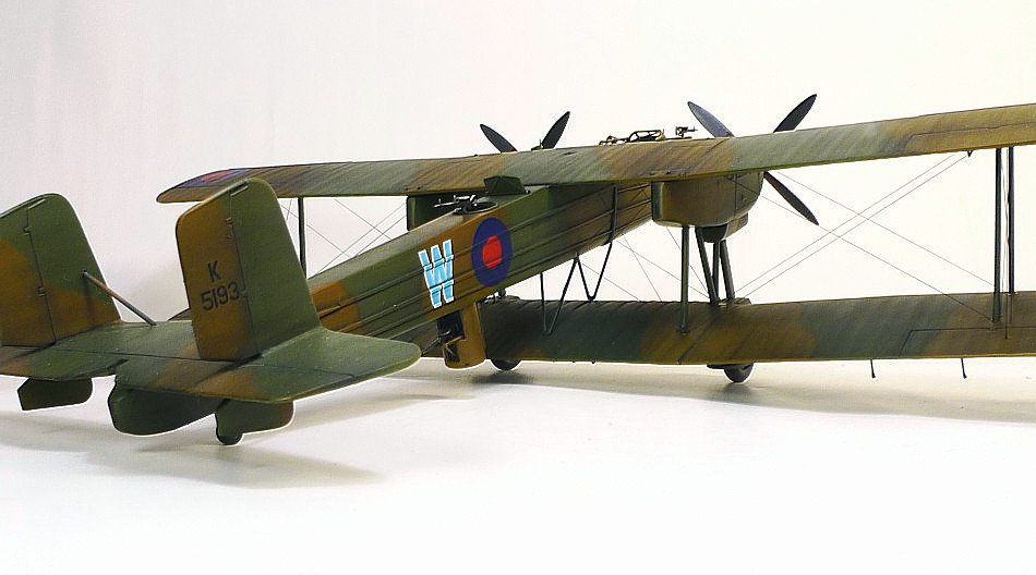 Kzplamoyoshi : 1/72 ハンドレページヘイフォードMKⅢ レベル Handley Page HEYFORD MkⅢ Revell