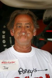 笑ったら負け？アメリカの変顔コンテスト、今年の優勝者はこの人:らばQ