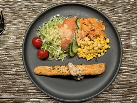 【Fitnessteller/サーモンのムニエル】2月20日のごはん : LA VIE EN ROSE in der Schweiz