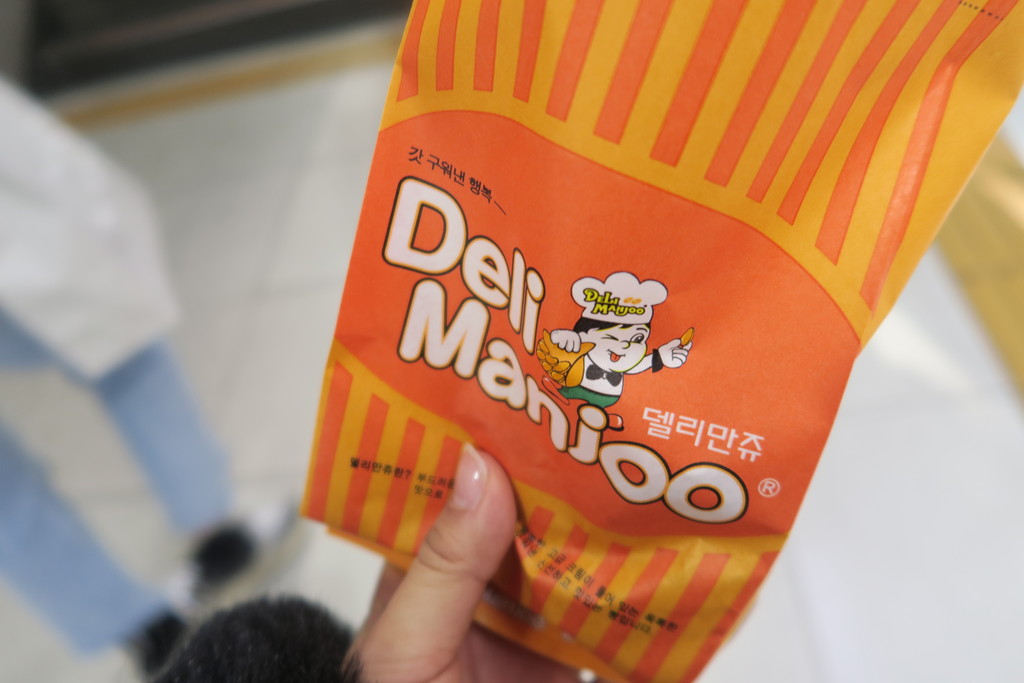 【韓国】いい匂いに誘われて！Deli Manjoo(デリマンジュウ)明洞駅地下 : Tokyo Cafe Walk