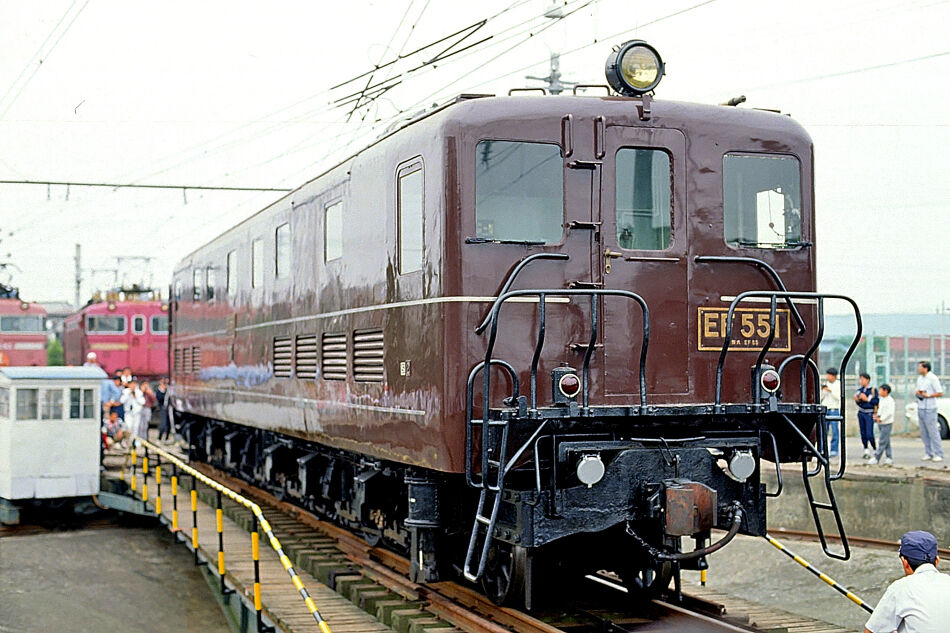 ef55型電気機関車の運転台 なぜ？転車台が必要なのか? : 鉄道忘備録