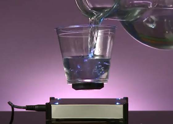 いろんな物を宙に浮かせる！電磁石を利用した空中浮遊装置『Levitron Revolution(レヴィトロン レボリューション)』：はっしんの電脳