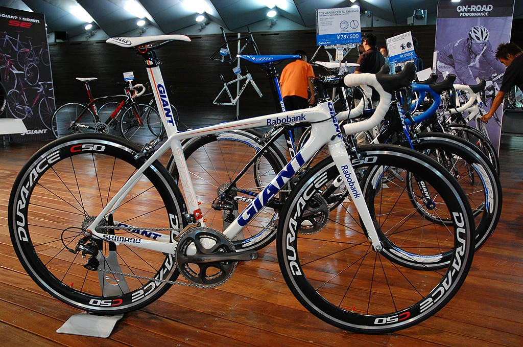 ハイエンドロードモデル 2011 GIANT 展示会 : ライトサイクル ブログ ハイエンドロードモデル 2011 GIANT 展示会 : ライトサイクル ブログ