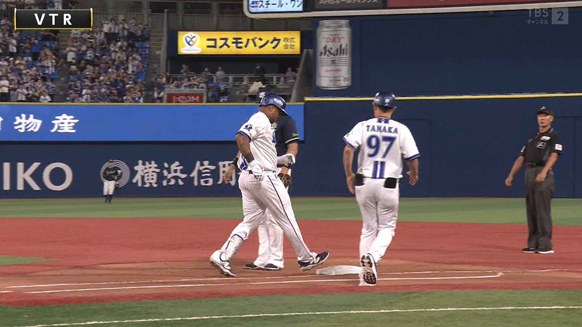 DeNA・ビシエド、足を痛めて途中交代… 初のCS出場に黄信号か : なんJ（まとめては）いかんのか？