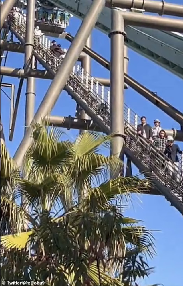 劇訳表示。 : 「日本だし、すべて大丈夫v」満席のUSJコースター、地上40mで逆さ吊りのまま停止。