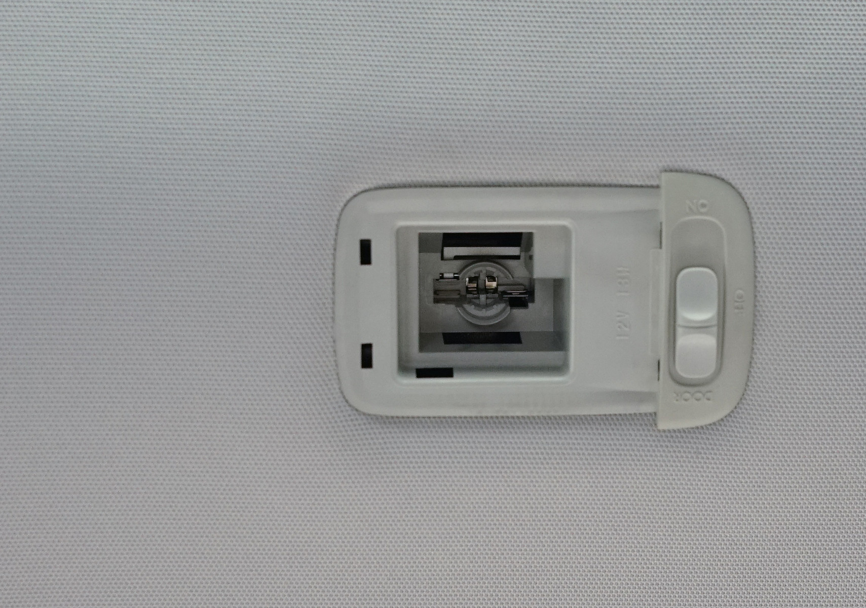 趣味の「写真、DIY、オーディオ」日記 : 車内の各ランプを 「スバル BR系レガシィ ツーリングワゴン H21.5～4 専用LEDルーム ...