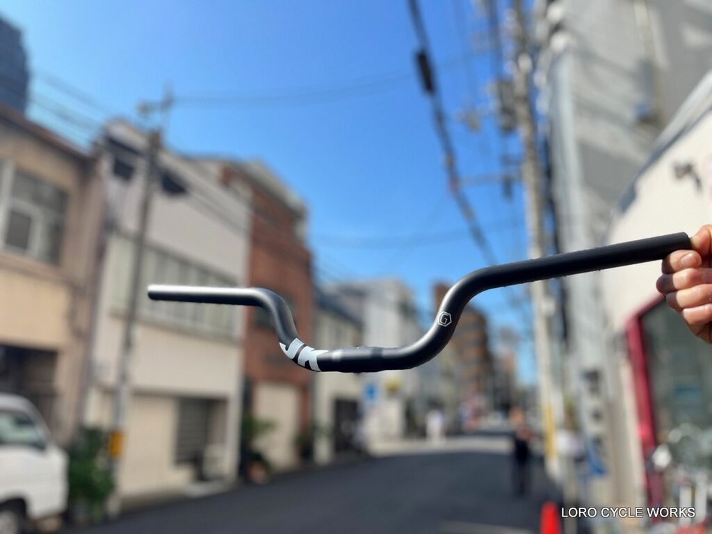 BROMPTON用カーボンハンドルバーが入荷しました!しかも2種類 BROMPTON用カーボンハンドルバーが入荷しました!しかも2種類