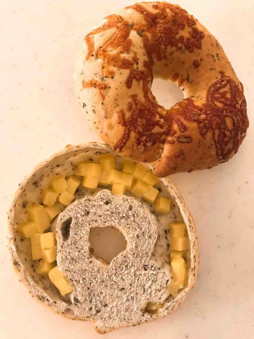 Love☆Bagel : バジルチーズ（BAGEL&CAFE CROCE）
