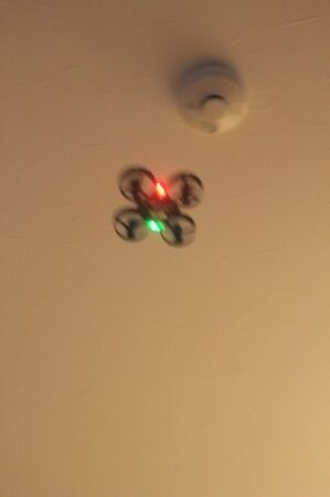 ドローンで上空から家の中をサイバー攻撃 壁越しに屋内のWi-Fi対応全機器を追跡！……Wi-Peepが搭載されていれば歩行者も道端から攻撃可能 ...