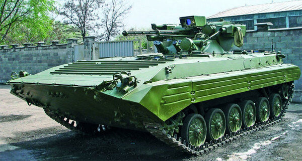 【衝撃】ロシア軍のミスにより自軍兵士を轢いたBMP-1U歩兵戦闘車の悲劇的な結末！ : ミリサバ最前線速報