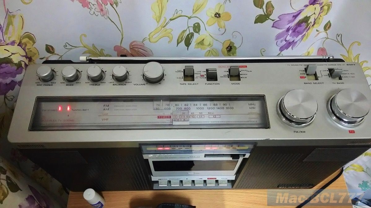 ラジカセ「SONY CFS-V1」の操作パネル : MacとBCLと無線の時間