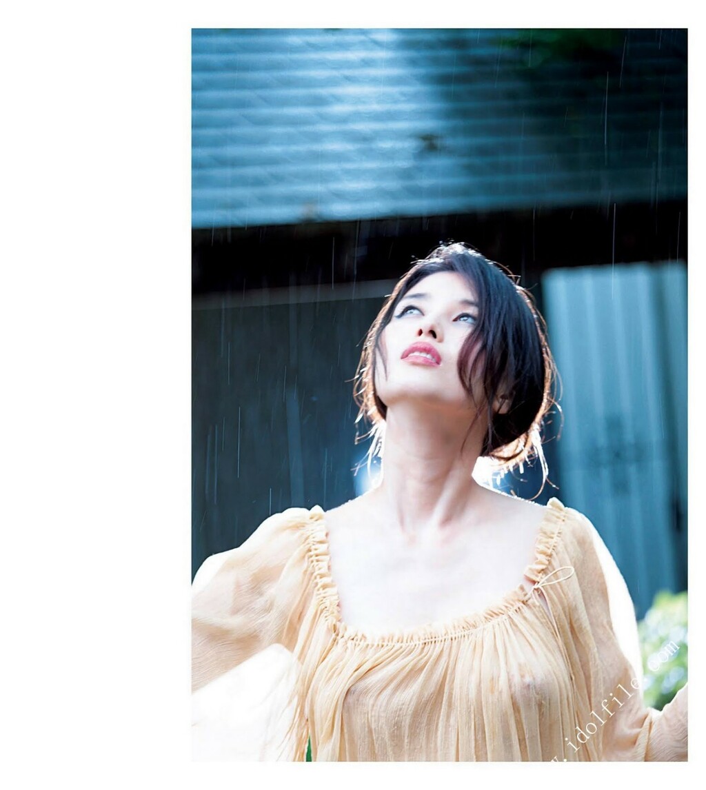 橋本マナミ写真集 『MANAMI BY KISHIN』 : グラビア週刊誌