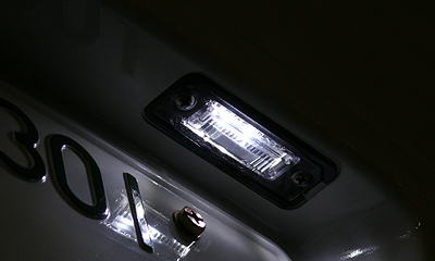 ライセンスプレート灯用LEDの発光色 : maniacs Blog