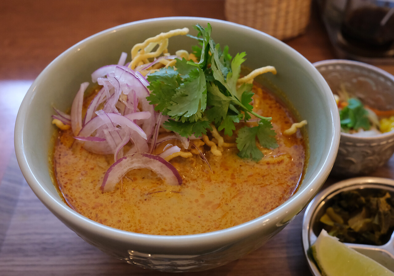 万太郎.net : 南区大楠“あさだ荘”のタイ料理店【thuk wan】でカオソーイからの【珈琲いわくま】でホットコーヒー。