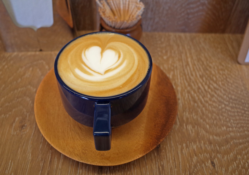 万太郎.net : 須崎公園前「Curry Cafe TSUBO」でカツカレー、からの「MOMENT COFFEE」。