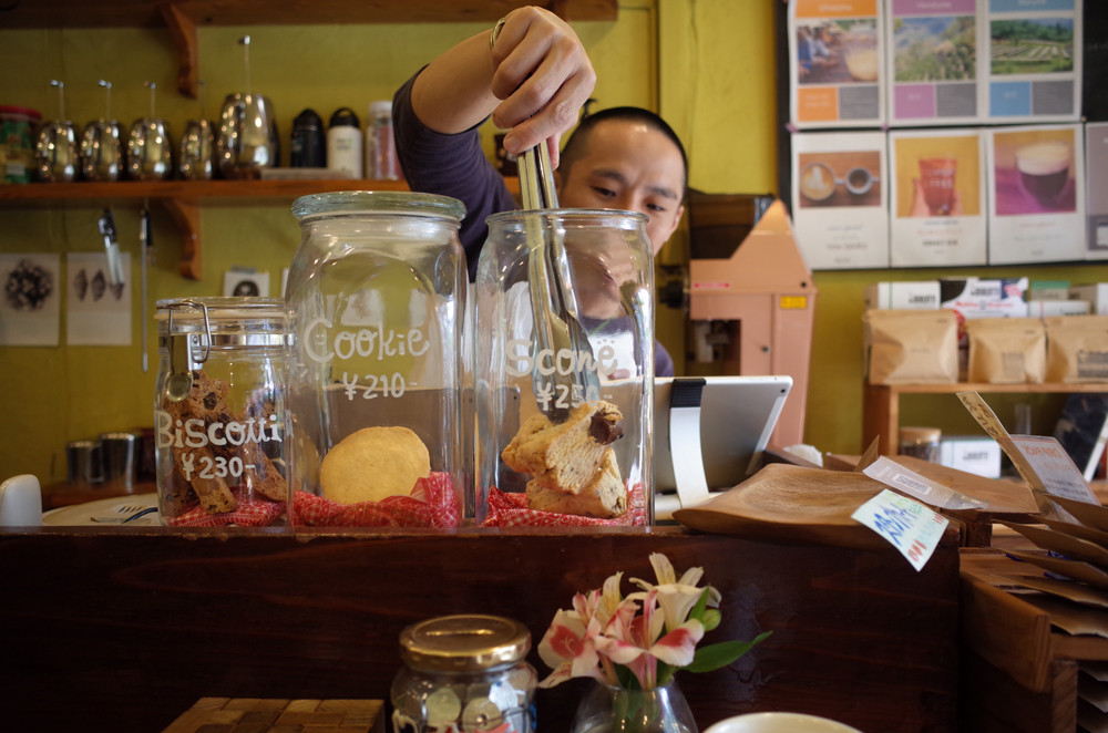 万太郎.net : 須崎公園前「Curry Cafe TSUBO」でカツカレー、からの「MOMENT COFFEE」。