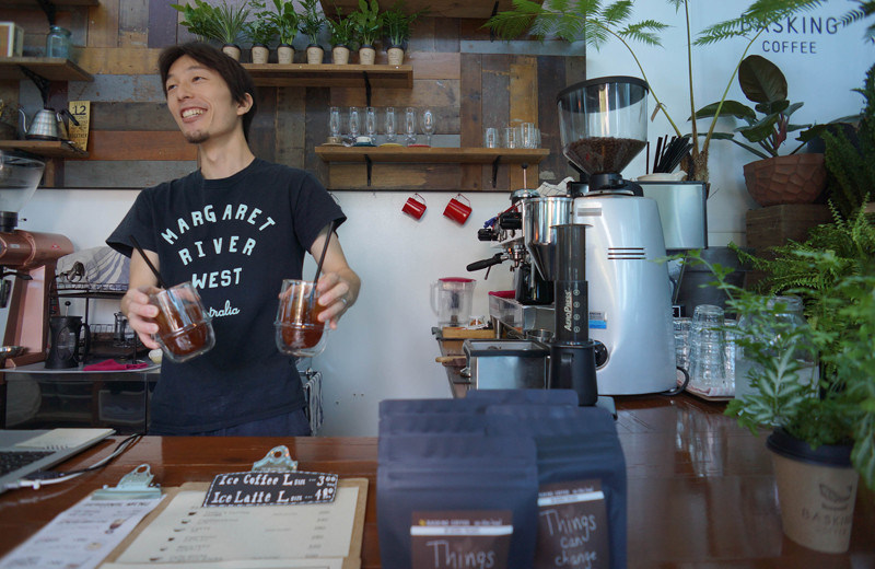 万太郎.net : ランチは「かもめ食堂」で和印折衷カレー。「美松コーヒー」「Basking Coffee」「5cafe千早店」「Cafe檸檬」。