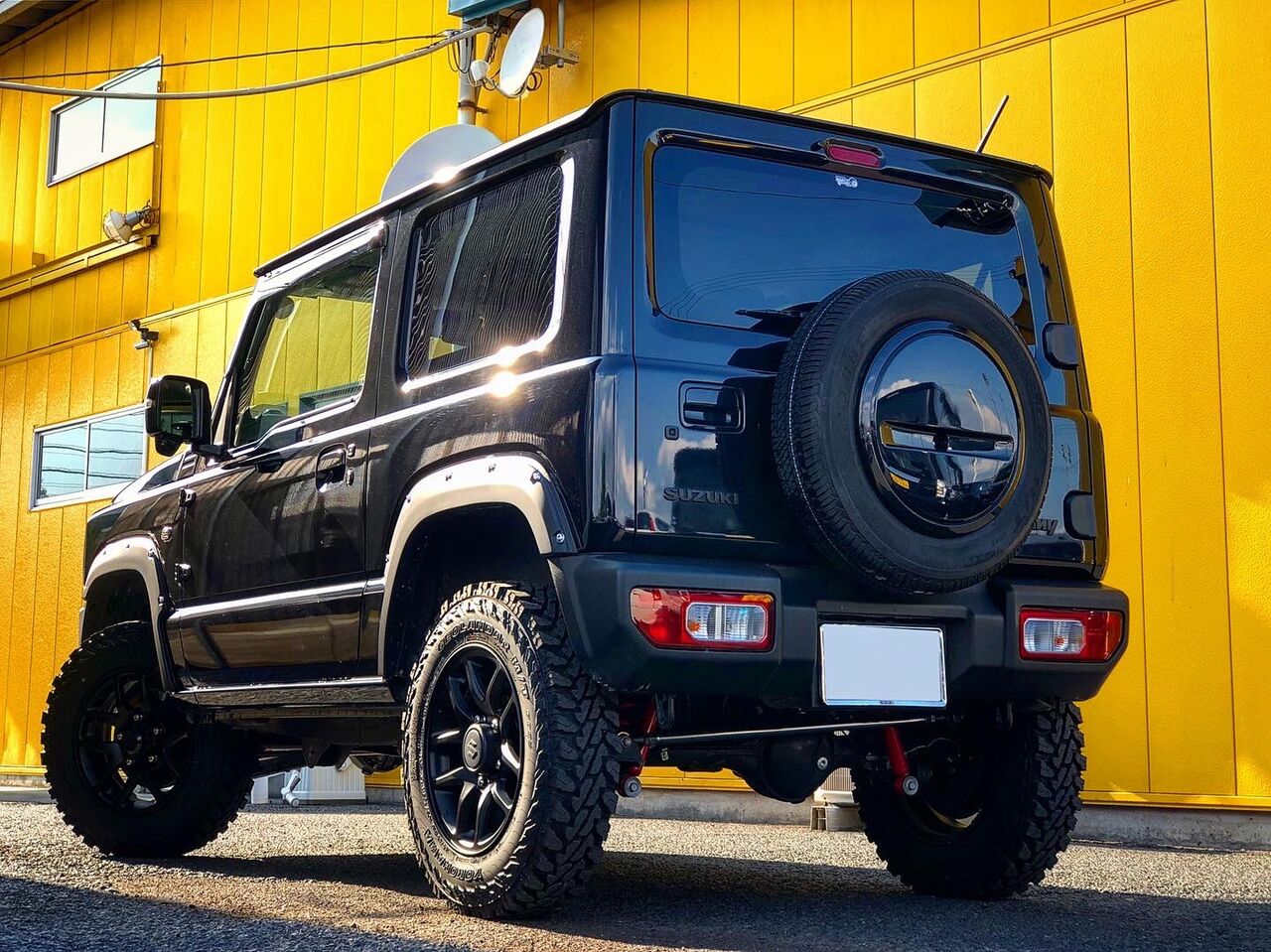 ジムニーが蘇る！スズキ「70YO.70」全貌と魅力を徹底解説 : 美味しいアウトドア料理