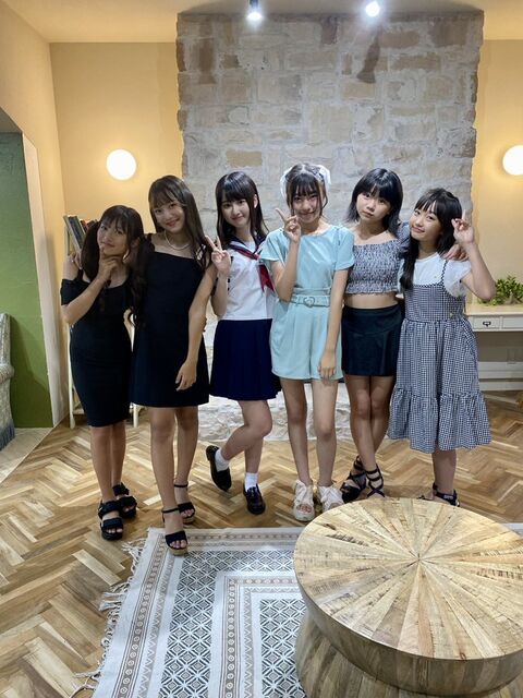 【画像】JSモデル集団、神々しすぎる…