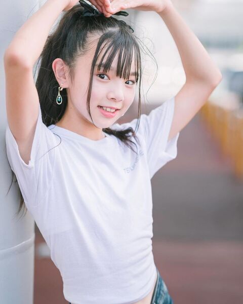 【画像】日焼けして褐色になってるのにこういう短パン履いてるJSなんなん