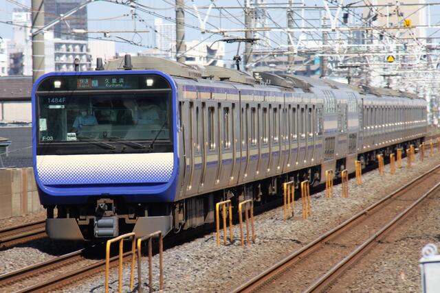 横須賀総武快速線・E235系1000番台～全車ロングシート化でグレードダウン！？ : 「まつもとあずさ」が3番線にまいります！