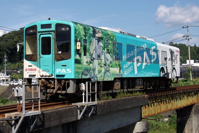 天竜浜名湖鉄道・TH2100形（後編）～地元企業とタイアップ！ 地元舞台のアニメともタイアップ！ : 「まつもとあずさ」が3番線にまいります！