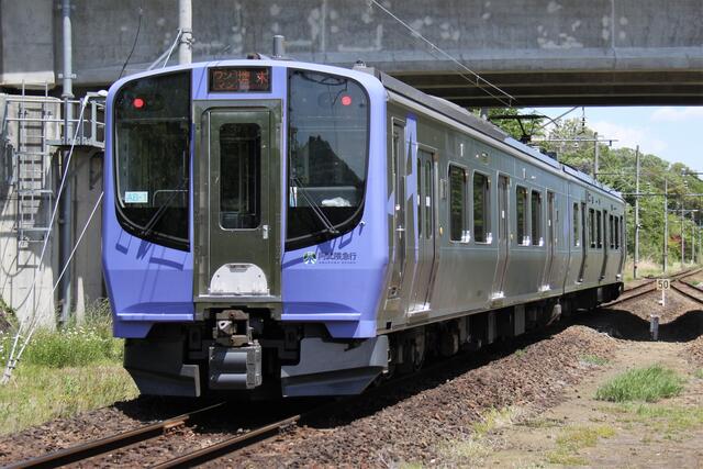 阿武隈急行・AB900系～阿武急の新車はJR・E721系一族だよ！ : 「まつもとあずさ」が3番線にまいります！