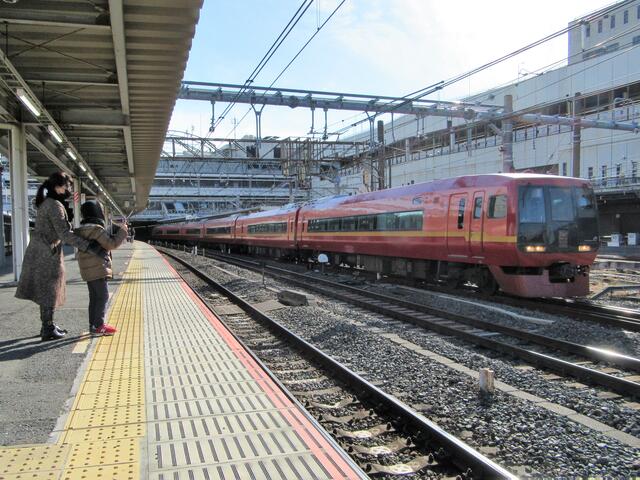 253系「きぬがわ」～国鉄vs東武の日光戦争、JR・東武の相互乗り入れで解決！ : 「まつもとあずさ」が3番線にまいります！