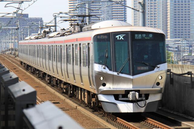 つくばエクスプレス・TX-2000系～快速も普通もこなす万能交直電車！ : 「まつもとあずさ」が3番線にまいります！