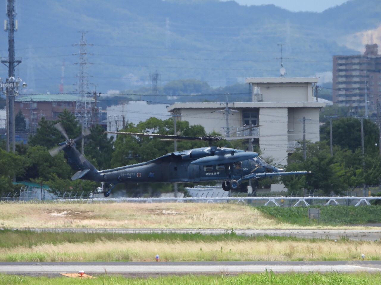 UH-60J 58-4597 ホバリング | foxのブログ