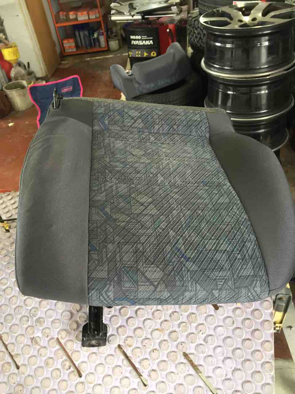 ラウンドクルーザー 座面ウレタン補修 : MEDUSA customs