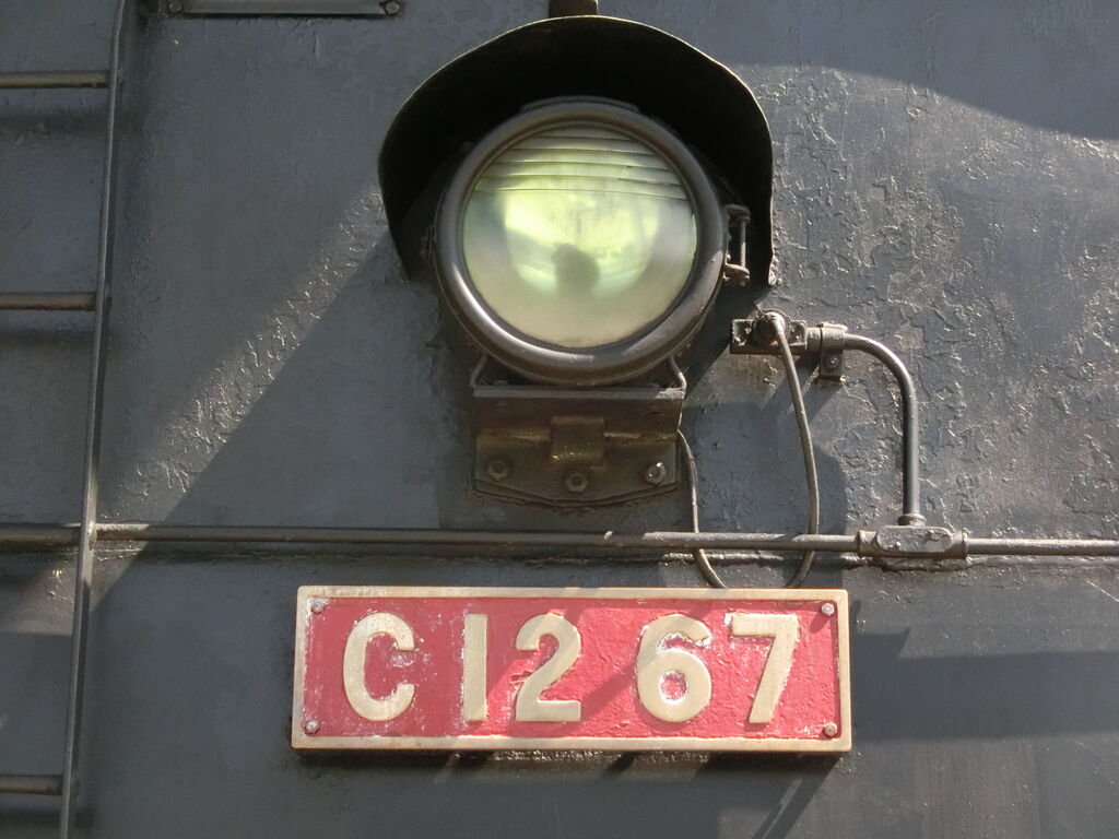 国鉄C12型蒸気機関車67号機（C12 67）（JR東日本 中央東線 茅野駅） : バイクでGO
