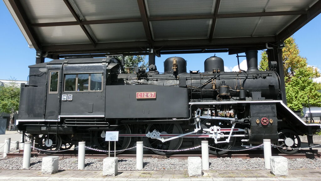 国鉄C12型蒸気機関車67号機（C12 67）（JR東日本 中央東線 茅野駅） : バイクでGO