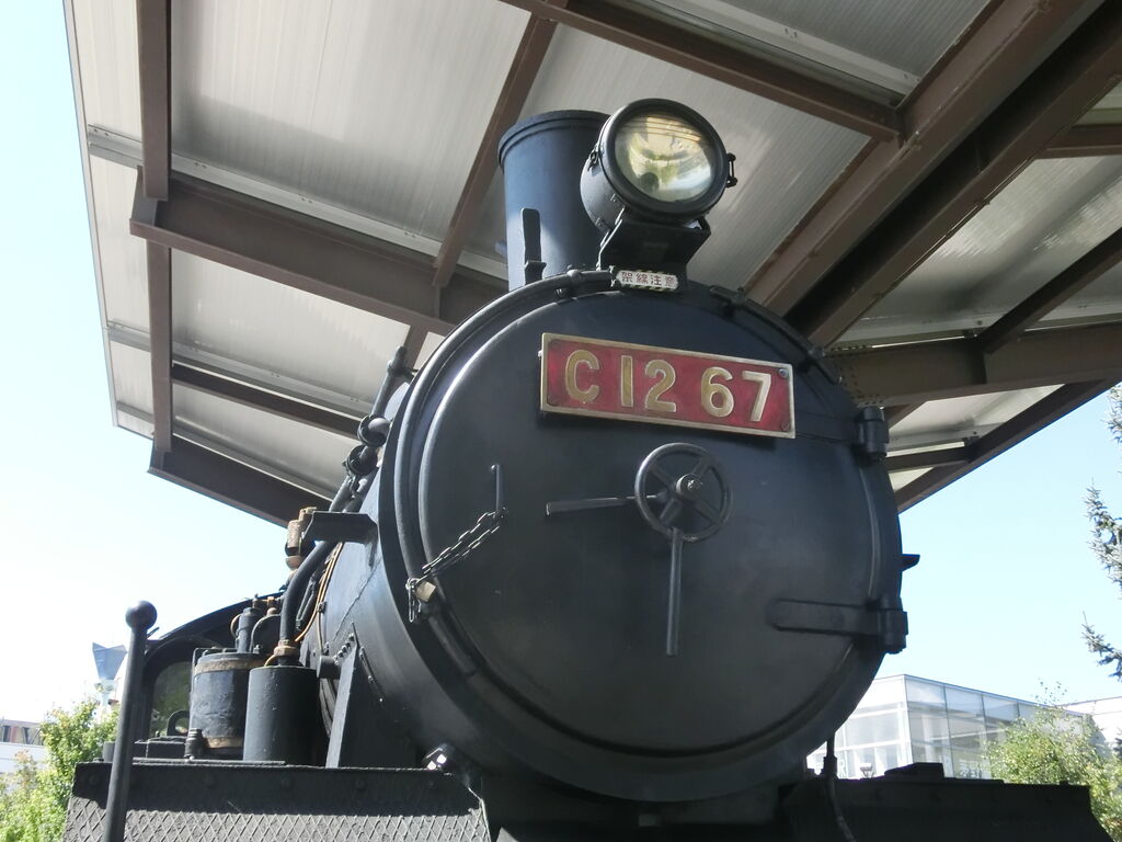 国鉄C12型蒸気機関車67号機（C12 67）（JR東日本 中央東線 茅野駅） : バイクでGO