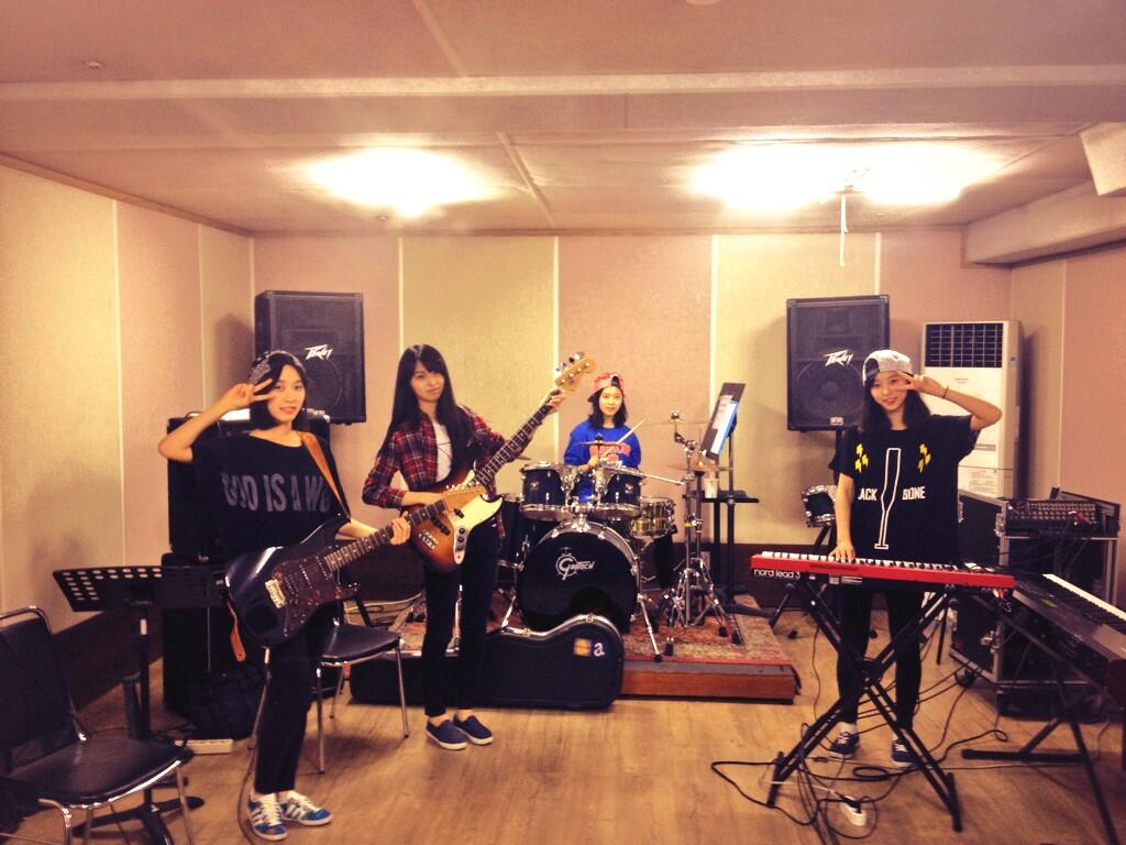 可憐なガールズグループPritzの逆襲が始まる!?「スバクスバク」「人類最大の課題」MV : K-POPの端っこ！