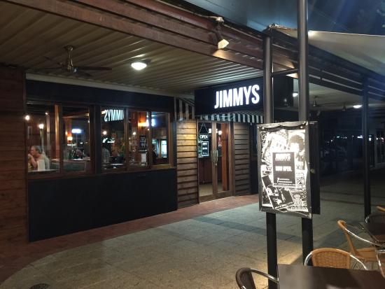 オーストラリアのエリオットです。 : ケアンズおススメレストラン-Howlin' Jay's