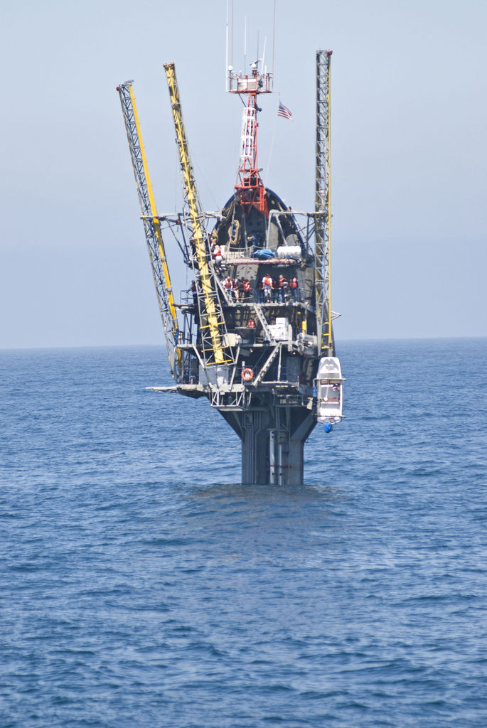 見切り発車的な : 90度垂直に傾く船 "FLIP"