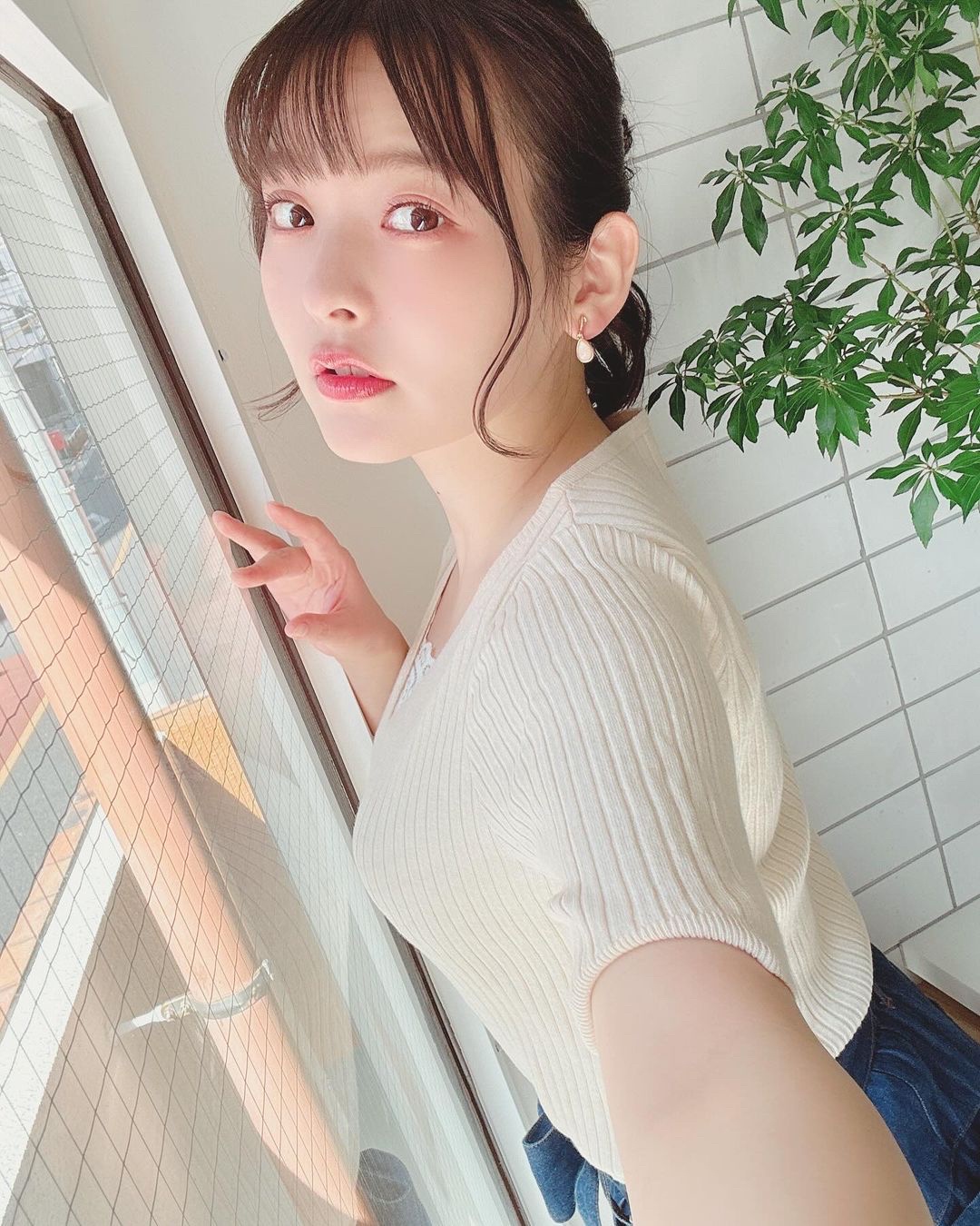 【画像】最新の上坂すみぺ、テーブルに乗せてしまうwwww - Juuuke