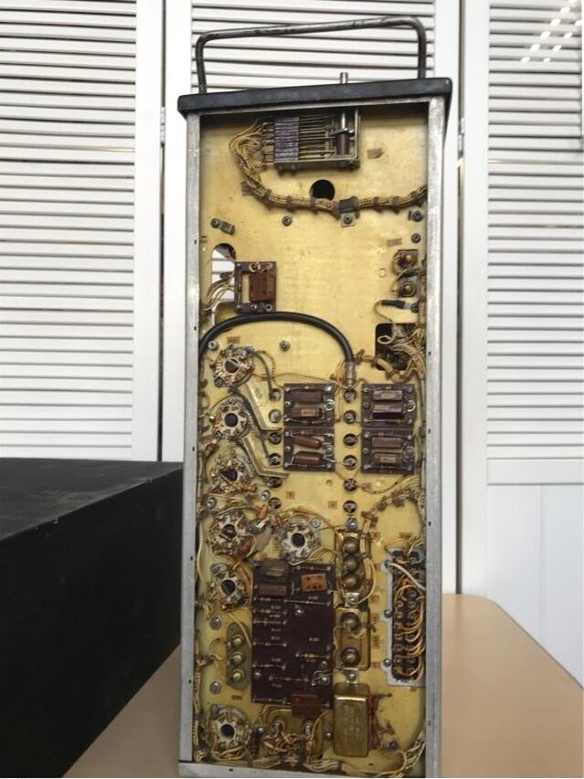 R-105A/ARR-15 受信機 : 真空管式無線通信機開発史