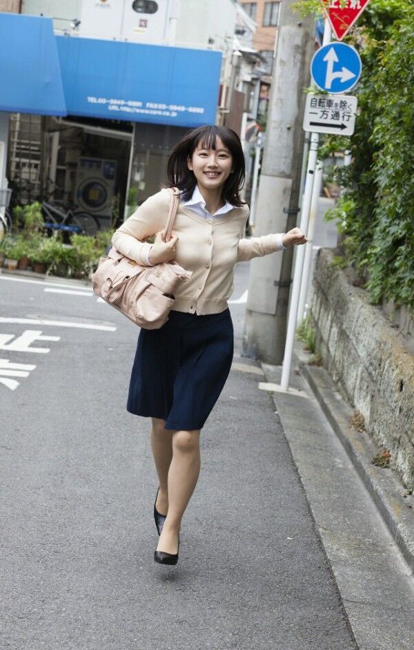 【画像】吉岡里帆ちゃんってホント男受けするエロい容姿だよなww ミラクルミルク